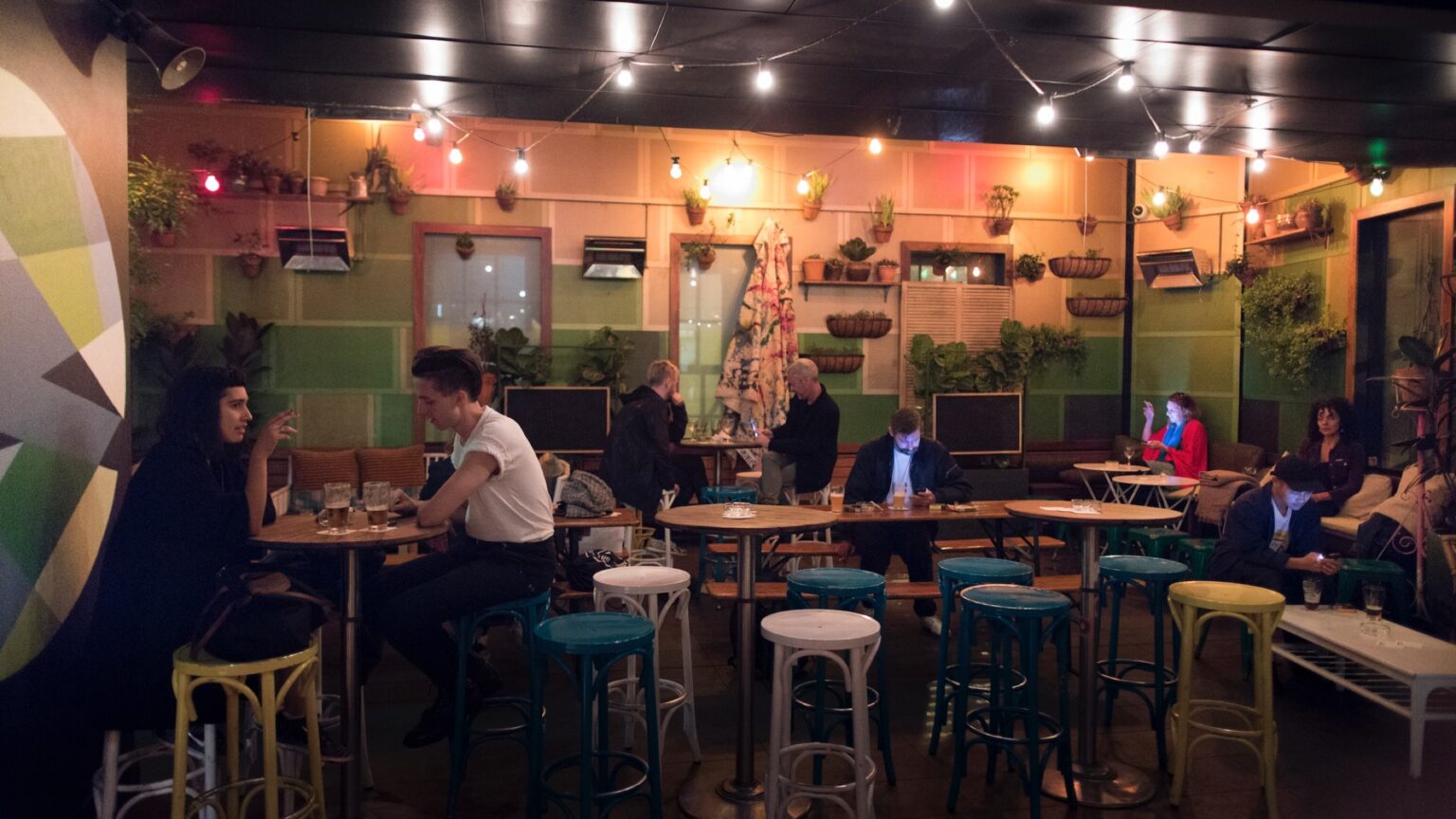 DARLO BAR - Star Observer